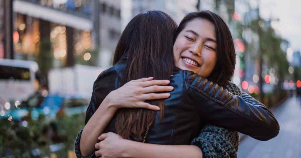 レズビアンかもしれない？同性が気になった時に恋か判断する方法 - Bians note